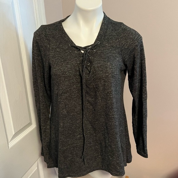 Absolutely Famous | Tops | Nwot Absolutely Famous Gray Long Sleeve Top ...